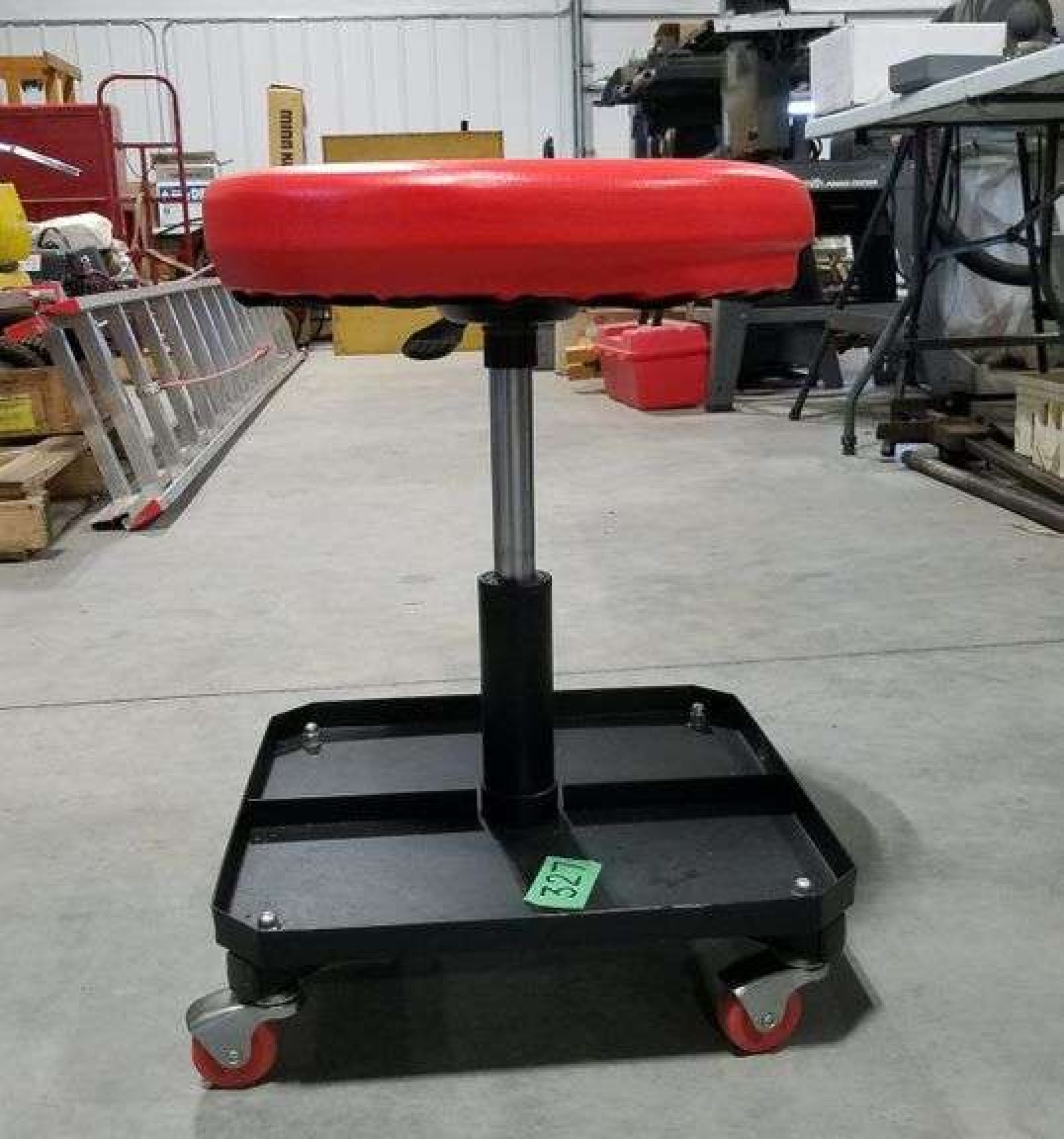 Torin Big Red Stool: A Round Up Review and Buying Guide 2023 - Engine Hoist